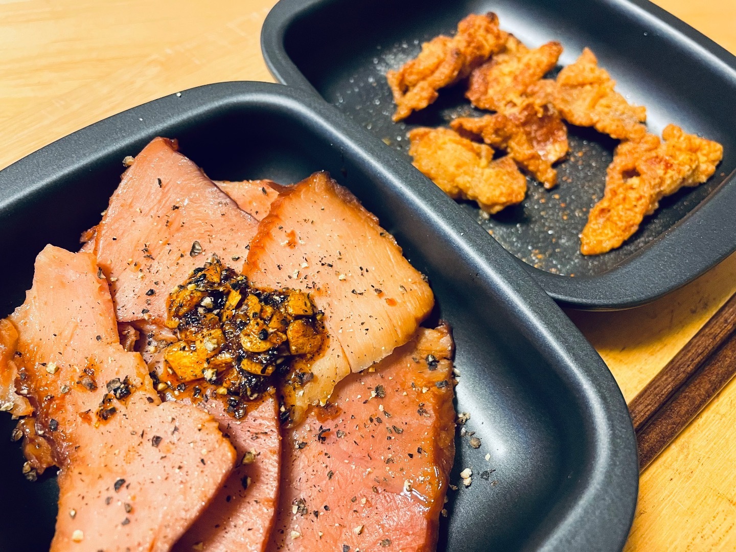 まだまだ続く鶏皮揚げの朝食: HINATA CAFE